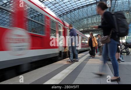 railroad station, berlin, main station, concourse, railroad stations ...