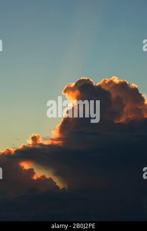 PERU, AMAZON RIVER, CUMULUS CLOUDS AT SUNSET Stock Photo - Alamy