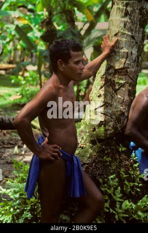 MICRONESIA, CAROLINE ISLS. PULAP ISLAND, NATIVE GIRL IN LAVA LAVA ...