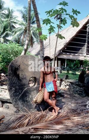 MICRONESIA, YAP ISLANDS, MAP ISLAND., TRADITIONAL STONE MONEY, WITH ...