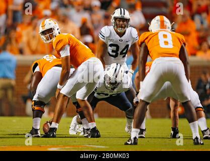 Tennessee quarterback Jarrett Guarantano (2) looks to throw the ball ...