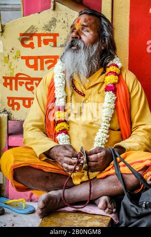 Elderly Indian Sikh man with red Sikh turban (dastar) and short full ...