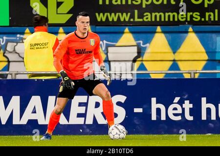 ROTTERDAM - (l-r) RKC Waalwijk goalkeeper Etienne Vaessen, Derensili Sanches Fernandes of sbv ...