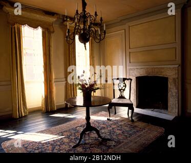 Traditional regency livingroom with original panelling Stock Photo - Alamy