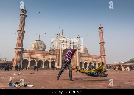 garbage man, Jama Masjid, India, Asia Stock Photo - Alamy