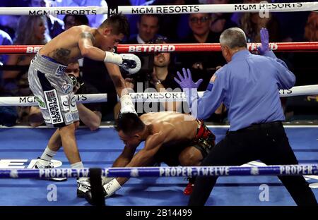 Emanuel Navarette (left) and Jeo Santasima during the World Boxing ...