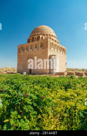 Sultan Sandschar Mausoleum, Merw, Turkmenistan Stock Photo - Alamy