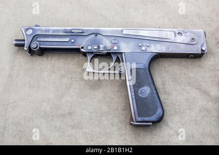 Russian weapons. Submachine gun "PP-2000" - personal defense weapon ...