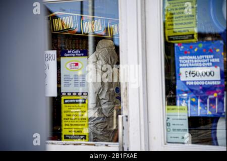 Police SOCO taking evidence Stock Photo - Alamy