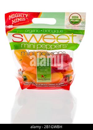 Photo sweet peppers isolated on a white background Stock Photo - Alamy