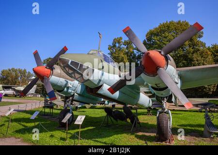 Tupolev Tu-2S, Soviet WWII medium bomber aircraft, Polish Army Museum ...