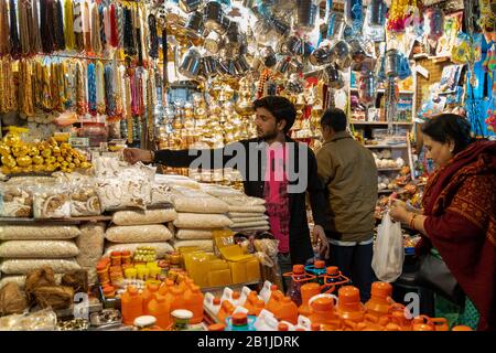 People shopping at a street market, Haridwar, Uttarakhand, India Stock ...