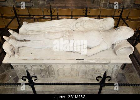 The Arundel Tomb of Richard Fitzalan and and his wife, Eleanor of ...