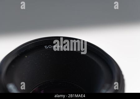 Detailed pictures of two old focal lengths for digital SLR cameras ...