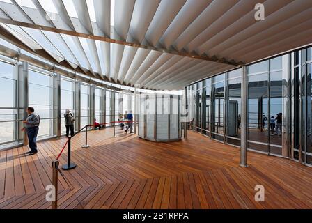 Tourists on the viewing platform at the Space Needle in Seattle ...