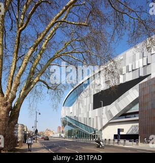 Perspective along Tottenham High Road with visitors centre and ...