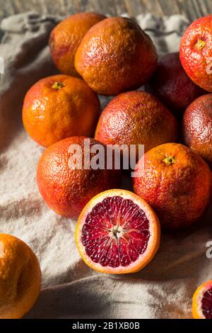 Bunch of red ripe tasty fresh naturel cherry tomatos Stock Photo - Alamy