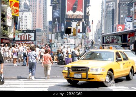 2002 archival image of Times Square, New York Stock Photo - Alamy
