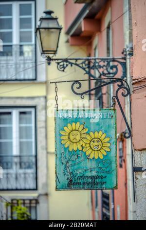 Schild, Restaurant Malmequer Bemmequer, Alfama, Lissabon, Portugal ...