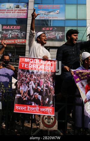 Bangladeshi leader Sheikh Mujibur Rahman waves to crowds as Mukti ...