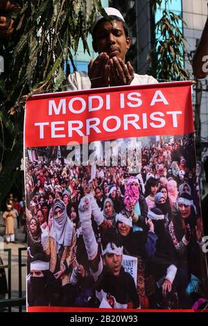 Bangladeshi leader Sheikh Mujibur Rahman waves to crowds as Mukti ...