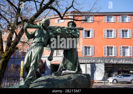 Grape harvesters, bronze statue by french sculptor Pierre Alexandre ...