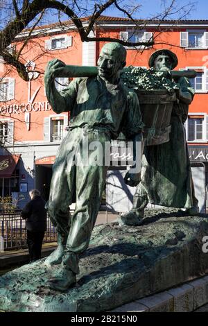 Grape harvesters, bronze statue by french sculptor Pierre Alexandre ...