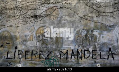 Free Mandela, half erased graffiti, Mâcon, Saône-et-Loire, France Stock ...