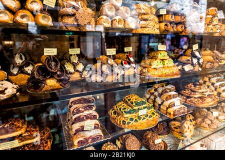 Cannoli in shop window display in Venice Stock Photo - Alamy