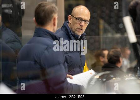 Bern, PostFinance Arena, NL: SC, USA. 15th Feb, 2025. Bern - EHC Kloten ...