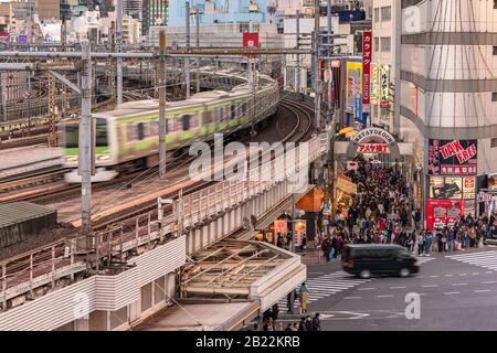 Sign for the famous Yamanote train line. Tokyo, Japan Stock Photo - Alamy
