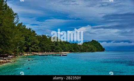 Doini Island PNG Papua New Guinea Beach Boats Stock Photo - Alamy