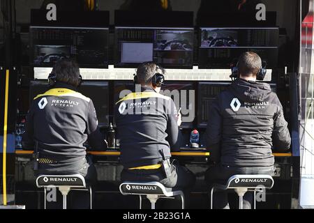 renault team during Pre-season Testing 2020, Barcelona (Spain), Italy ...