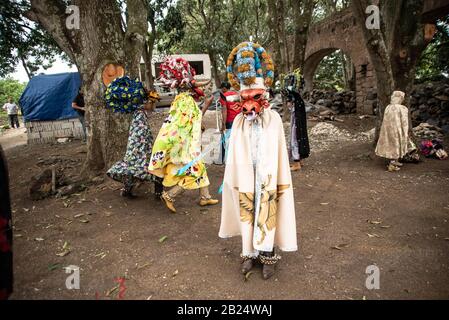 Almolonga, Veracruz, Mexico. 29th Feb, 2020. Wearing traditional capes ...