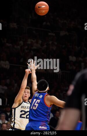 DePaul guard Oscar Lopez Jr. (15) shoots a three point shot against ...