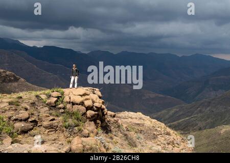 Hiker in mountain scenery, Ts'ehlanyane National Park, Lesotho Stock ...