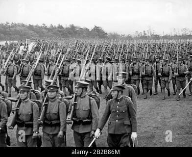 A group of Japanese soldiers at a parade Stock Photo - Alamy