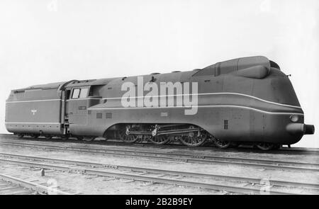 Streamlined steam locomotives before 1945, a streamliner in Germany ...