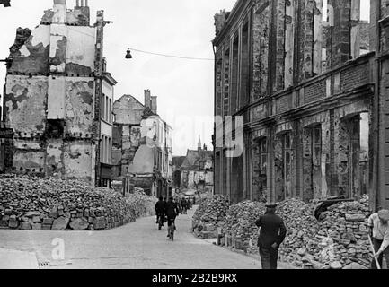 Destroyed cities in France during the Second World War: Evreux between ...
