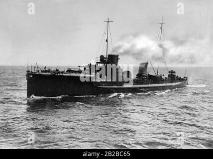 British torpedo boat destroyer at sea, WW1 Stock Photo - Alamy