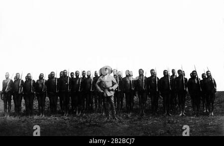 Hutter with bali soldiers Stock Photo - Alamy
