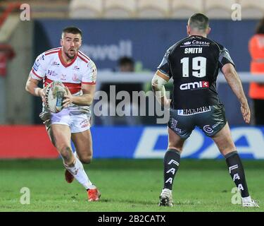 Greg Minikin (3) of Hull KR with the ball Stock Photo - Alamy