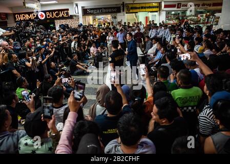 Armed security guard, Manila, Philippines Stock Photo - Alamy
