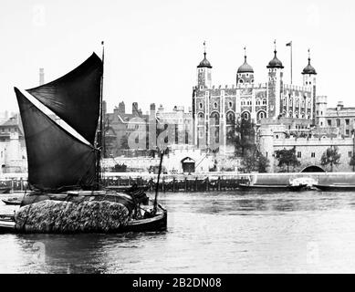 Thames Barge Victorian period Stock Photo - Alamy
