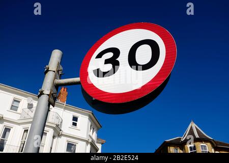 A 30 miles per hour (mph) speed restriction sign Stock Photo - Alamy
