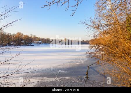 Frozen lake at Plötzensee near Goethepark and Volkspark Rehberge in ...