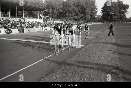 Track cyclists in velodrome Stock Photo - Alamy