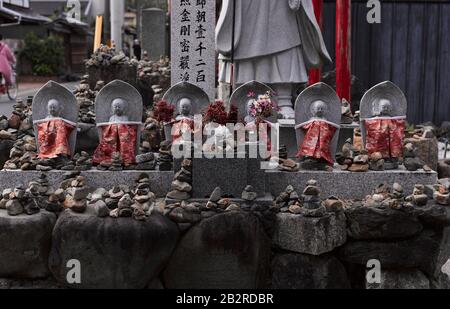 Jizo statues in Arashiyama temple, Kyoto, Japan Stock Photo - Alamy