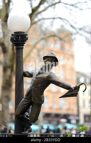Bronze statue of Gene Kelly at Scenes in The Square, Leicester Square ...