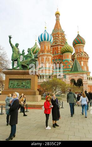 Moscow, Russia-26 October 2019: Cathedral of Christ the Savior in ...